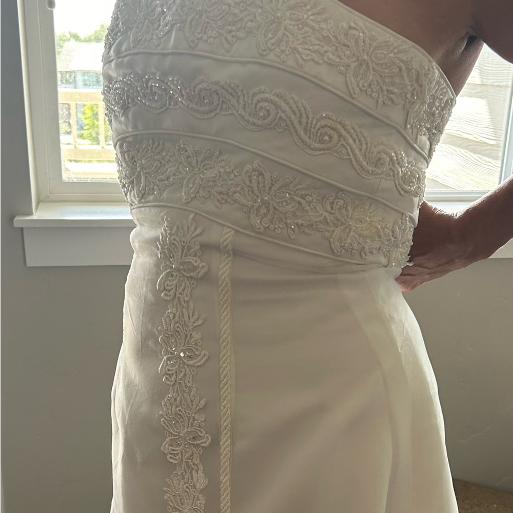 Women’s Beaded White Long Wedding Dress Size 10. - Gem